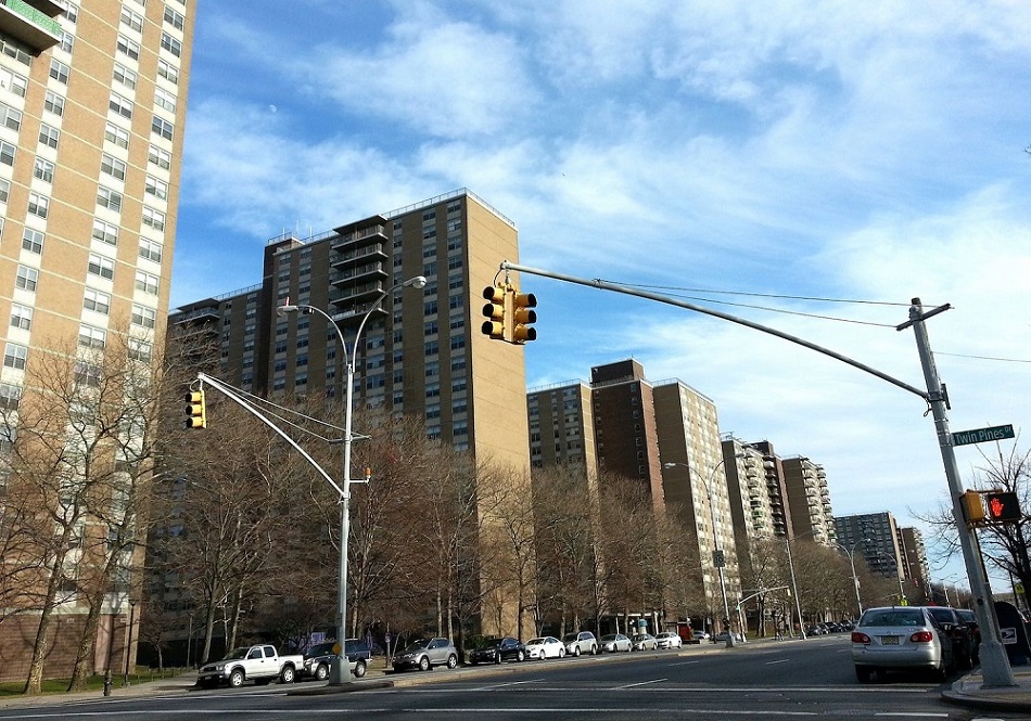 Starrett City Sale Town Hall Meeting Hosted by Congressman Hakeem ...